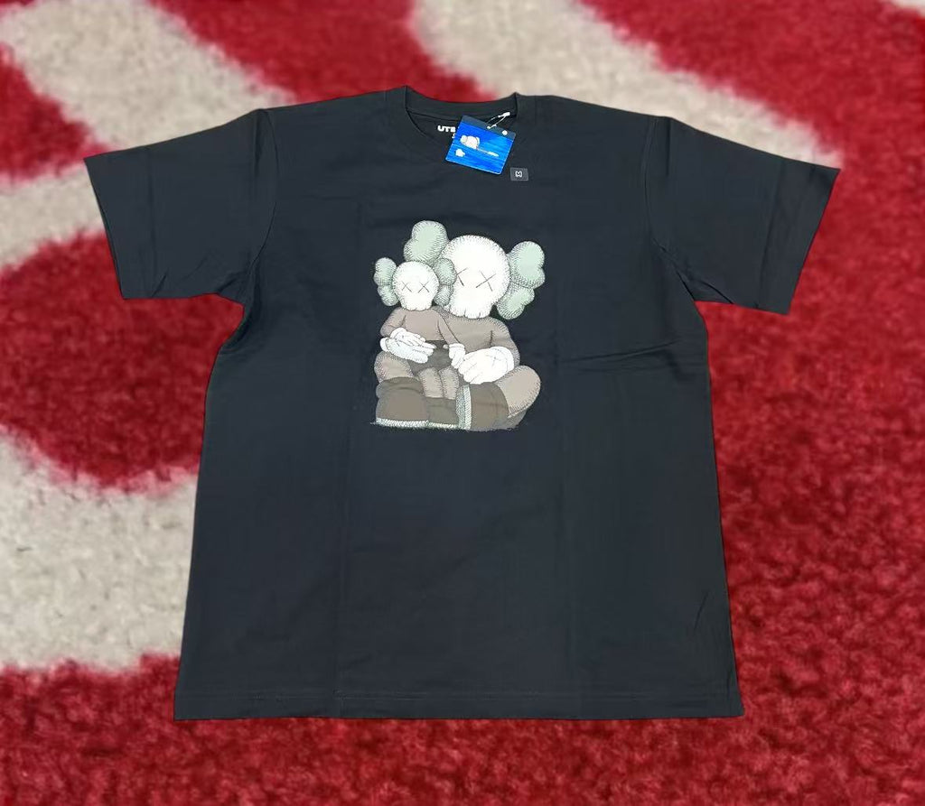 KAWS x Uniqlo Kids UT Short Sleeve Graphic T-shirt Black – UniqueHype